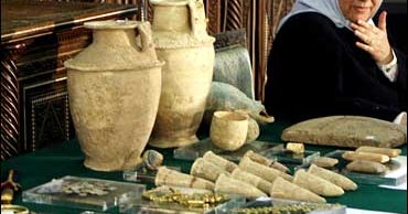 Syria Returns Seized Artifacts To Iraq - CBS News