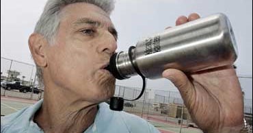 Tapped Out Consumers Spurn Bottled Water - CBS News