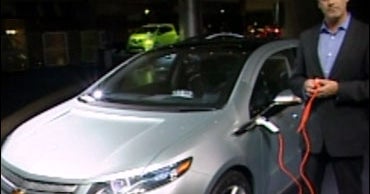 GM Hopes To Jolt Car Sales With Volt - CBS News