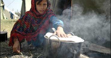 Pakistan Fighting Forces Thousands To Flee - CBS News