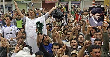 Iraqis Burn Flags To Mark 6th Anniversary - CBS News