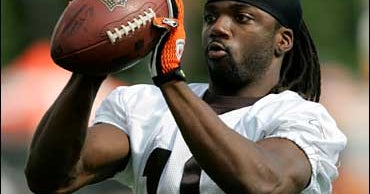 NFL Player Charged With Manslaughter - CBS News