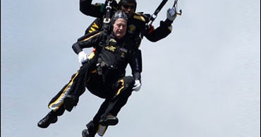 Bush Sr. Makes 85th Bday Parachute Jump - CBS News