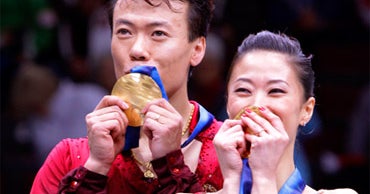 Chinese Pair win Long-Sought Gold Medal - CBS News