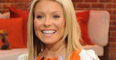 Kelly Ripa Unveils New Tattoo - CBS News