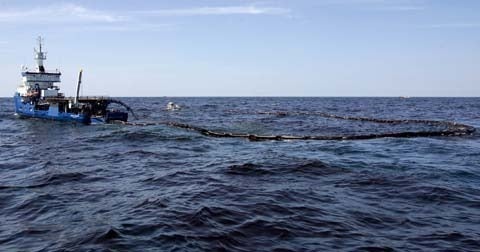 Virtual Reality Deployed to Deal with Oil Spill's Ugly Reality - CBS News