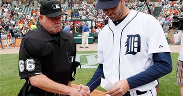 Umpire who blew perfect game voted best in MLB - CBS News