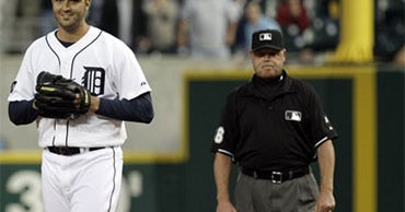 Jim Joyce's Blown Call Draws Gasps in Press Box - CBS News