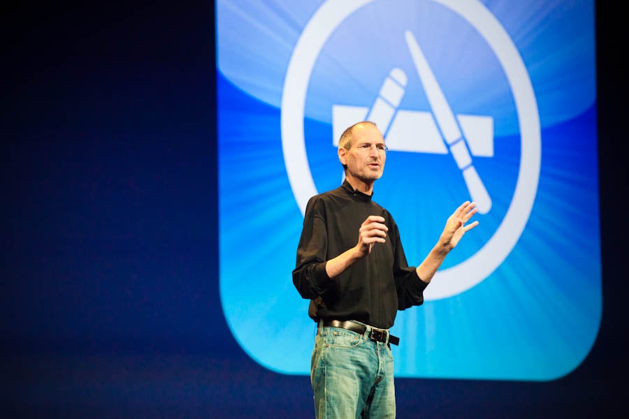 Steve Jobs Debuts iPhone 4 and iOS 4 - CBS News