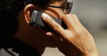 Cell Phones: Easy ID Theft Targets - CBS News