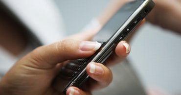 How to Avoid Cell Phone Malfunctions - CBS News