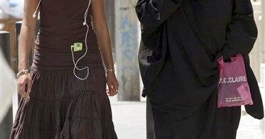 Cleric:OK to Unveil In Anti-Burqa Countries - CBS News