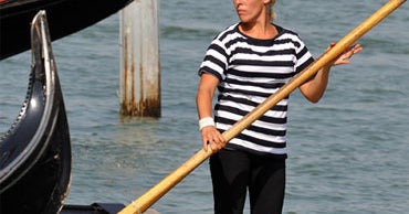 Venice Poised for 1st Official Woman Gondolier - CBS News