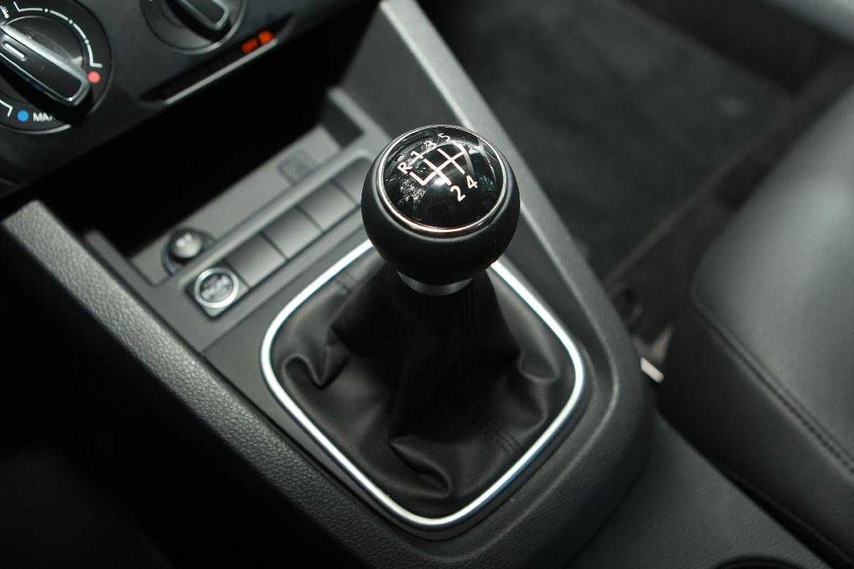 Stick shifts see uptick in popularity - CBS News