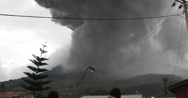 Indonesian Volcano's Strongest Eruption So Far - CBS News