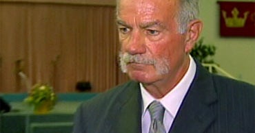 Pastor Terry Jones receiving death threats after Quran burning - CBS News