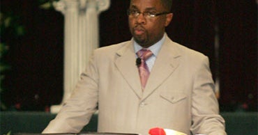 Anti-Facebook Pastor Steps Down - for 90 Days - CBS News