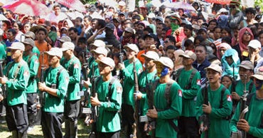 Philippine Raid Nabs Communist Rebel Commander - CBS News