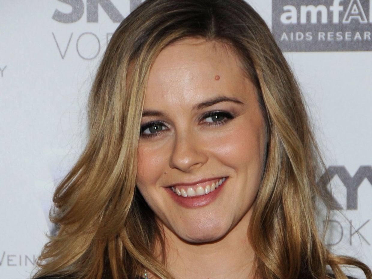 Alicia Silverstone is Pregnant - CBS News