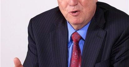 Wal-Mart CEO Prefers Time In Stores Over Spotlight - CBS News