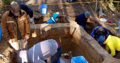 Site shows how U.S. family lived 11k years ago - CBS News