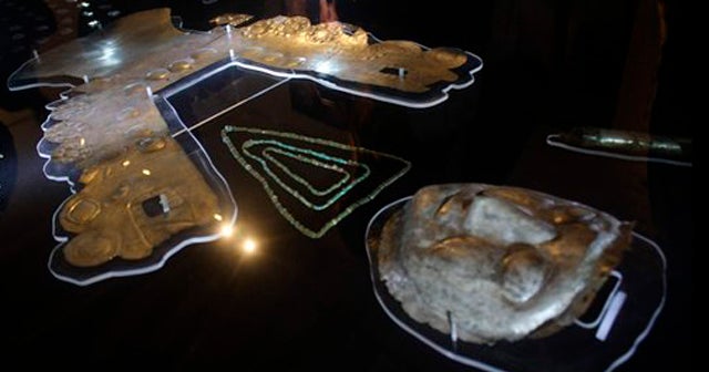 Inca tomb discovery turns up archeological trove - CBS News