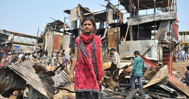 Mumbai fire destroys home of "Slumdog" child star - CBS News