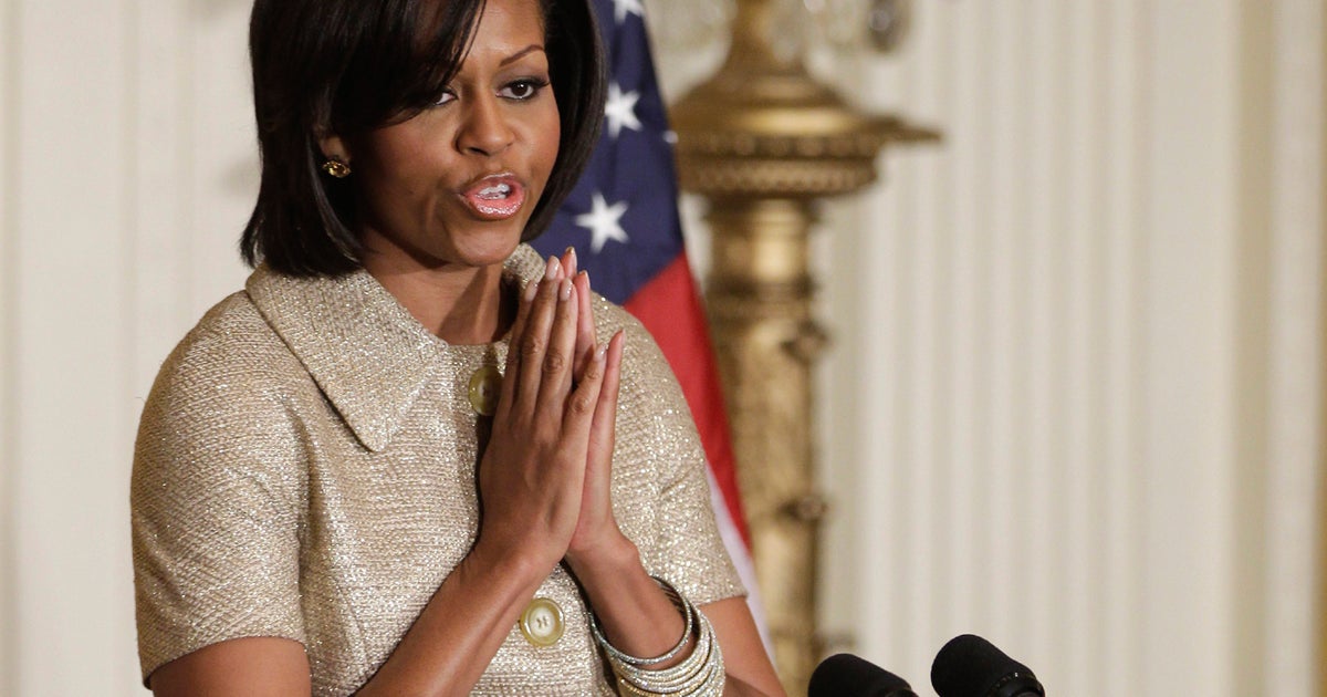 Feds probe close call of first lady's plane - CBS News
