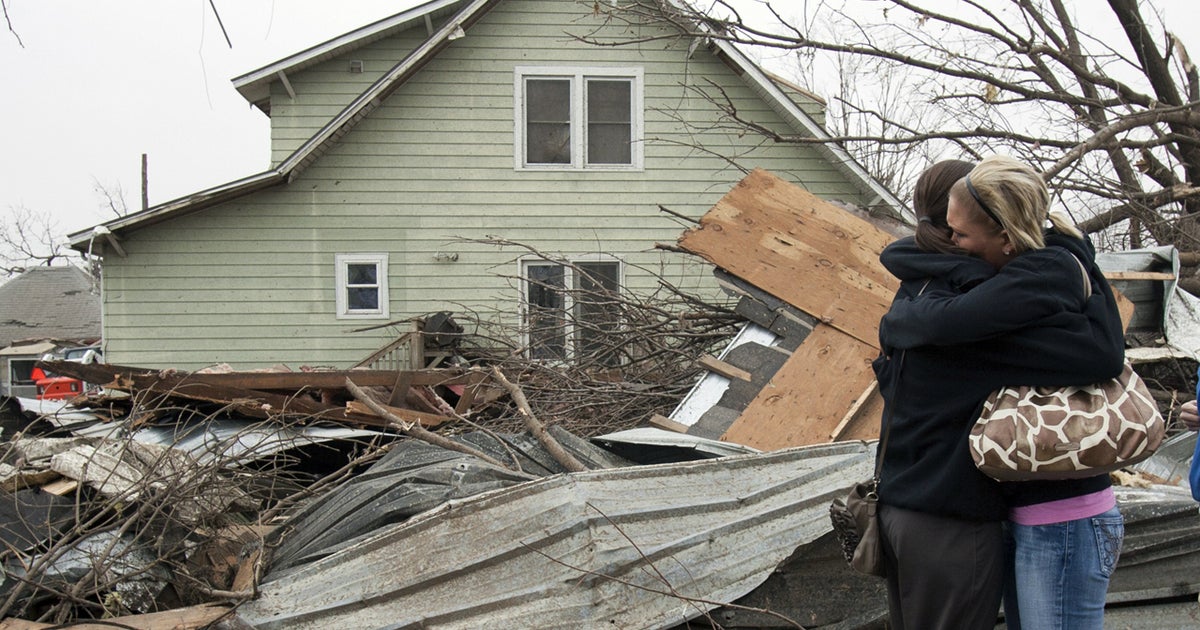 Tornado damages more than half of Mapleton, Iowa - CBS News