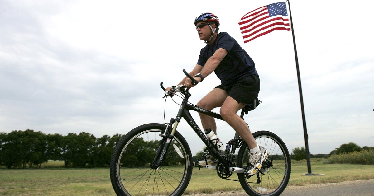 George W. Bush to honor wounded veterans on bike ride - CBS News