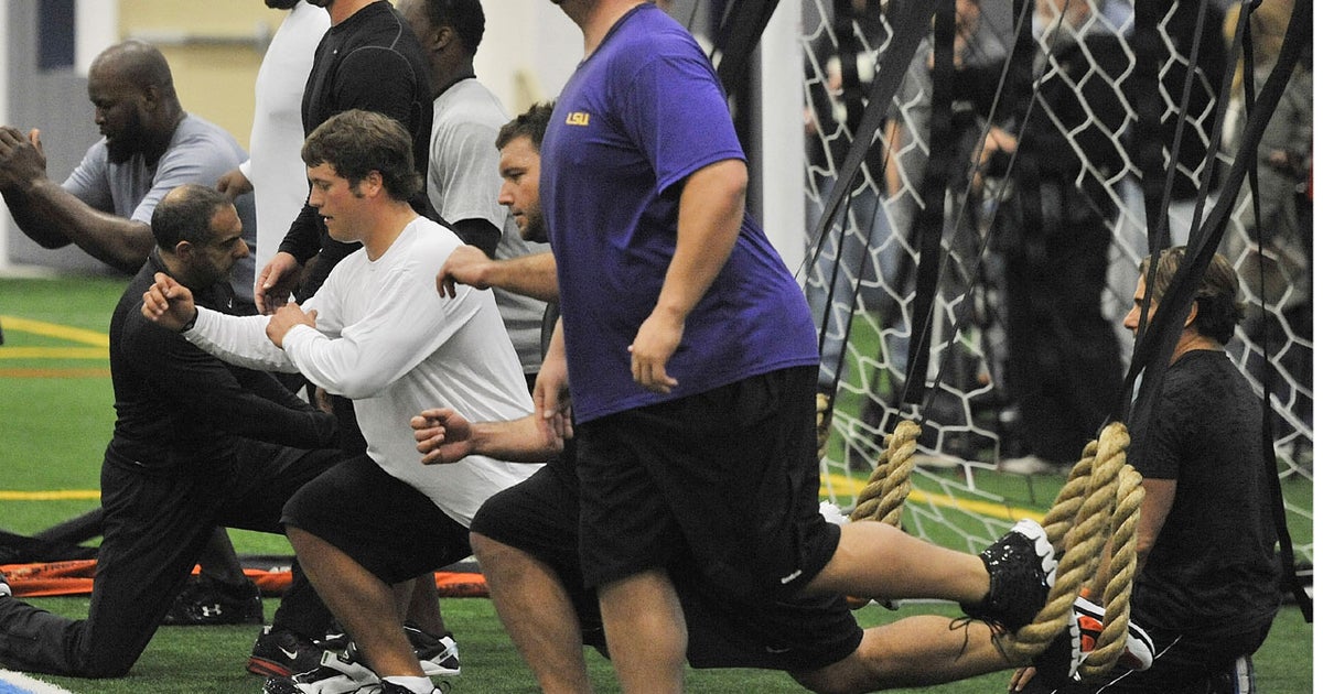 Court extends NFL lockout pending June 3 appeal - CBS News