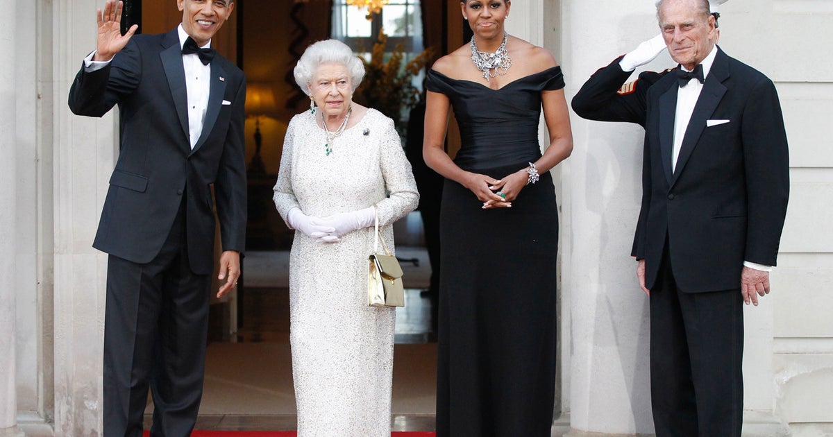 Obamas get royal welcome