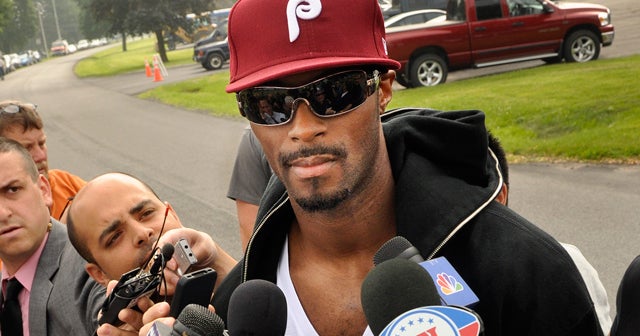 Ex-New York Giant Plaxico Burress released from prison Monday - CBS News