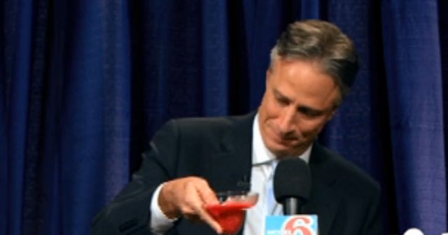 Jon Stewart cuts wrist while taping Weiner skit - CBS News