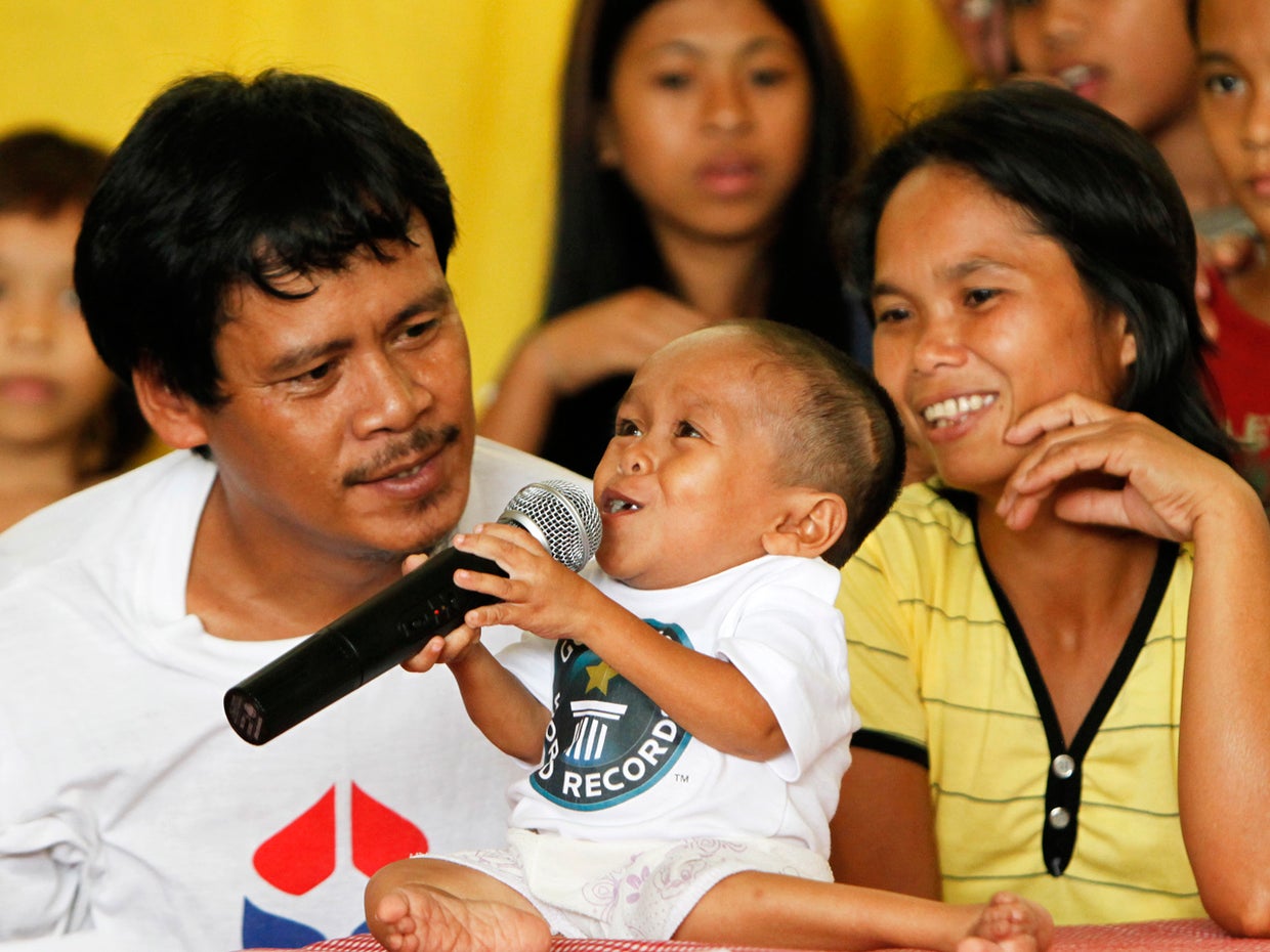 Meet world's shortest man, Junrey Balawing