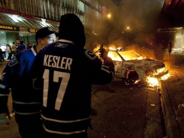 Vancouver riots after Canucks lose Stanley Cup Final