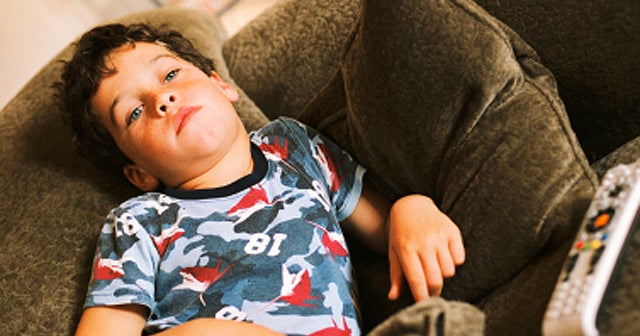 TV ads may spur materialism in unhappy tweens - CBS News