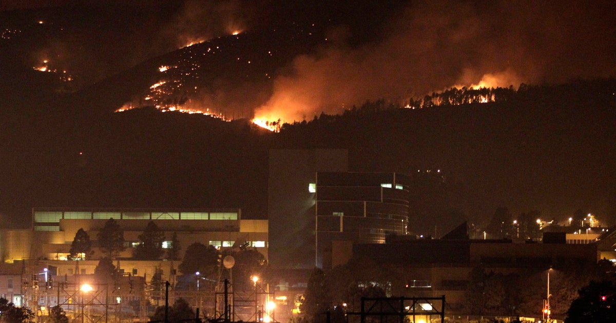 Los Alamos fire moves away from nuclear waste - CBS News