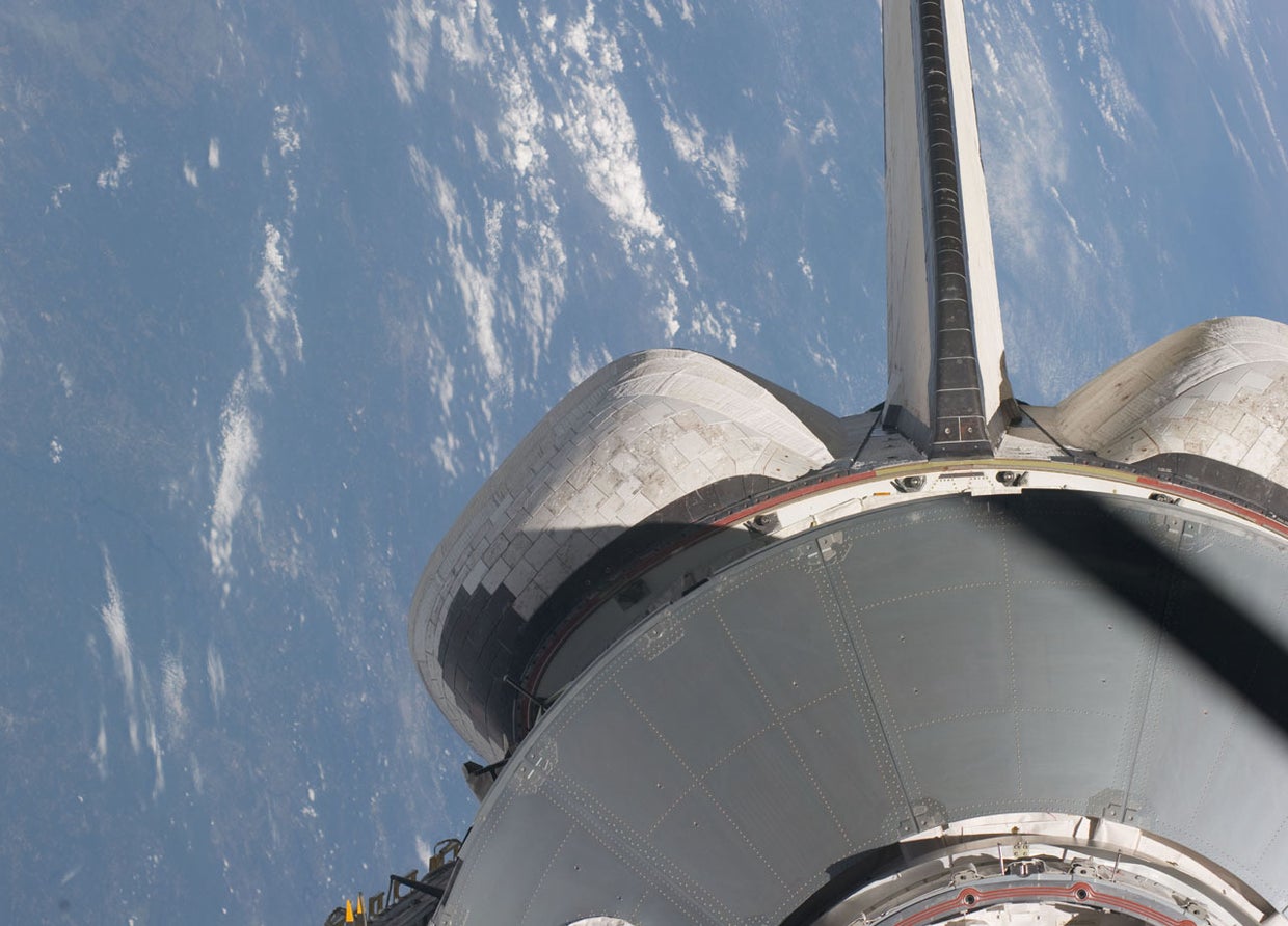 Atlantis unloads ton of food for space station - CBS News