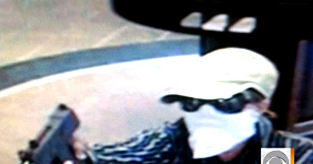 Manhunt for family of alleged bank robbers - CBS News