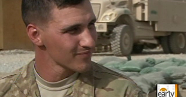 G.I.s react to soldier's ambush death in crash - CBS News