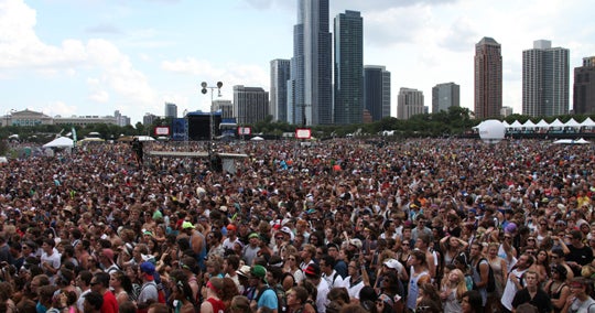 Lollapalooza music festival kicks off in Chicago - CBS News