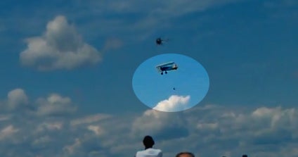 Wing walker falls to death at Mich. air show - CBS News