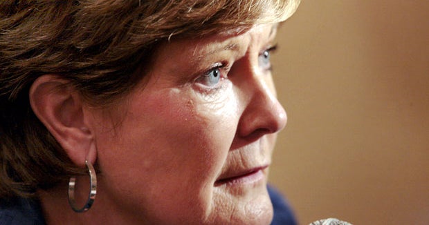 Pat Summitt says dementia diagnosis won't keep her off court - CBS News
