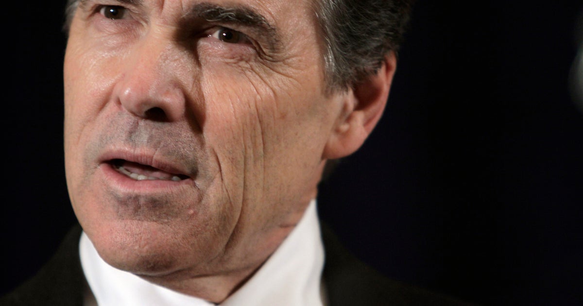 Iowa officials say they believe Perry is no racist - CBS News