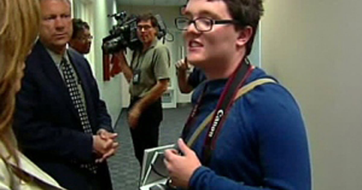 Professor tells stuttering student not to speak - CBS News