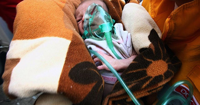 2-week-old baby rescued amid Turkey rubble - CBS News