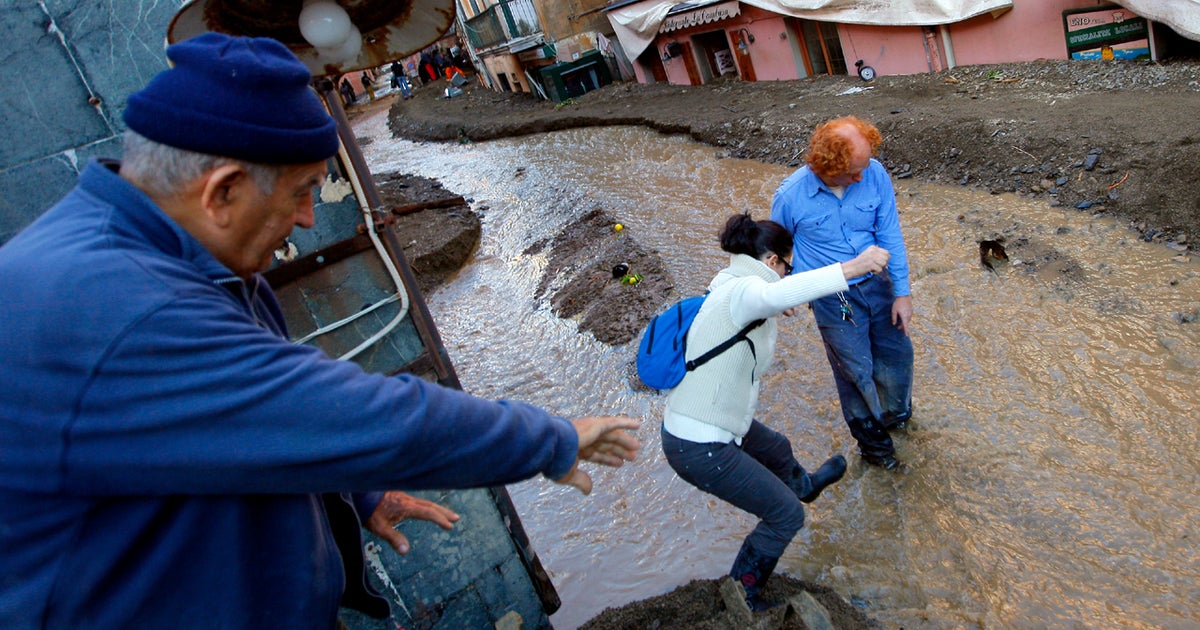 Italians seek survivors of deadly mudslides - CBS News
