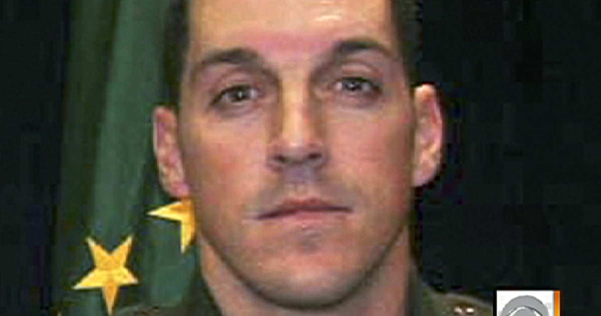 "Gunwalker": Agent's family wants death details - CBS News