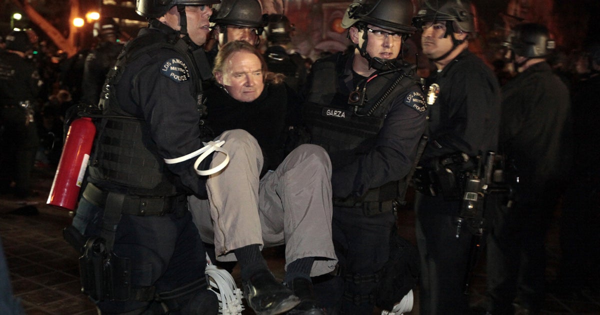 200 arrested as cops raid Occupy LA camp - CBS News